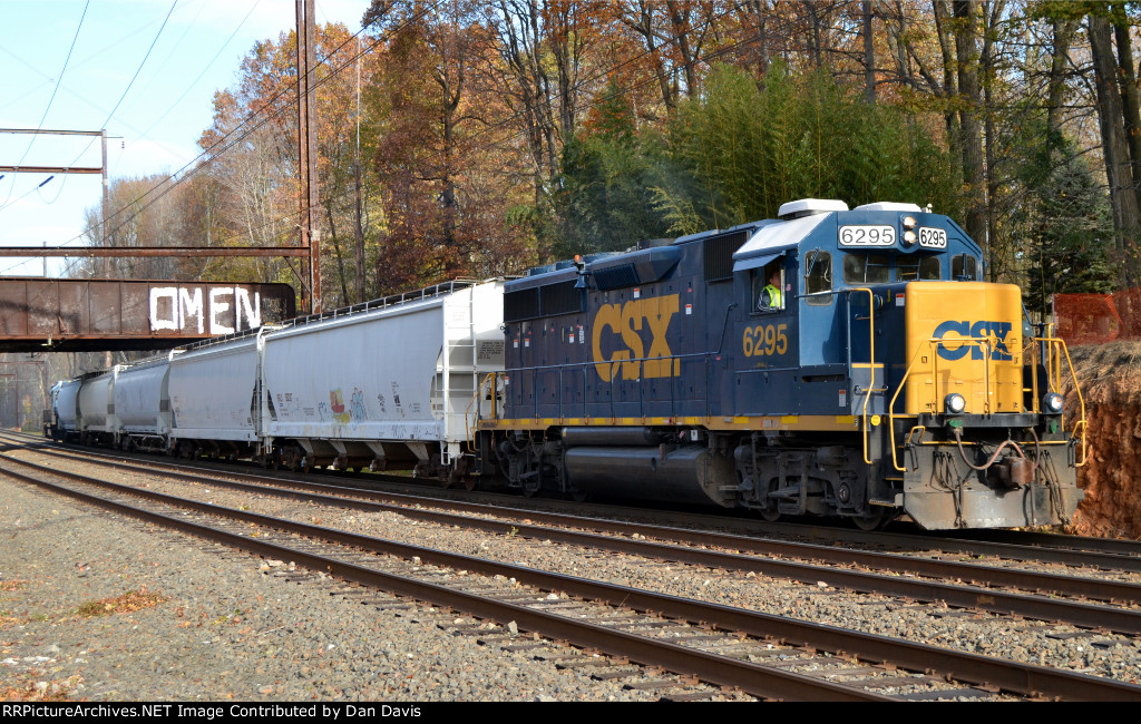 CSX GP40-2 6295 leads C770-06